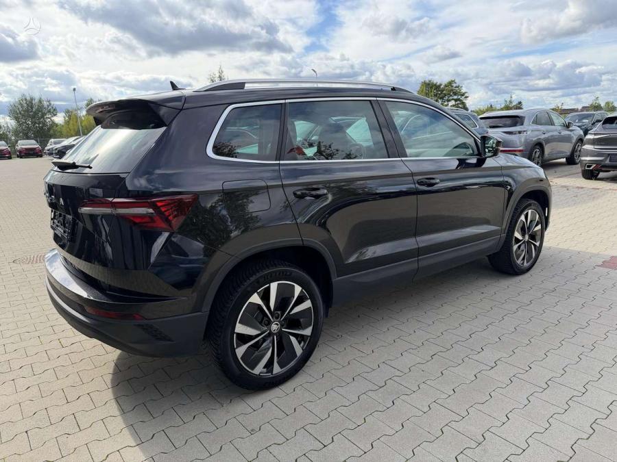 Black Skoda Karoq 2023 in Siauliai, with an engine capacity of 1.50 L and mileage of 165 thousand km for 21490 €, photo 8 on AUTOMOTO.COM.LV