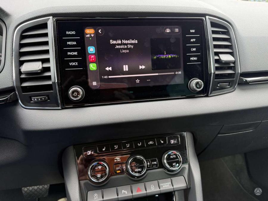 Black Skoda Karoq 2023 in Siauliai, with an engine capacity of 1.50 L and mileage of 165 thousand km for 21490 €, photo 28 on AUTOMOTO.COM.LV
