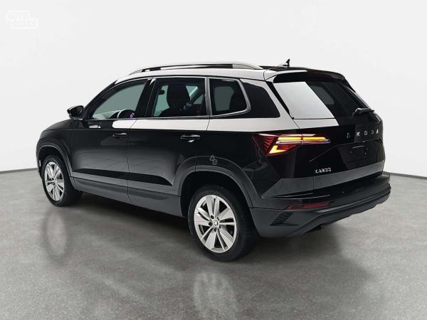 Black Skoda Karoq 2024 in Kaunas, with an engine capacity of 1.50 L and mileage of 32 thousand km for 31660 €, photo 5 on AUTOMOTO.COM.LV