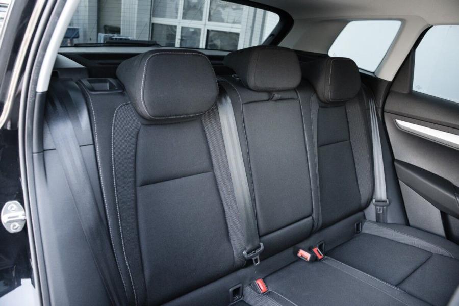 Black Skoda Karoq 2024 in Riga, with an engine capacity of 1.50 L and mileage of 41 thousand km for 23950 €, photo 8 on AUTOMOTO.COM.LV