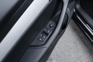 Black Skoda Karoq 2024 in Riga, with an engine capacity of 1.50 L and mileage of 41 thousand km for 23950 €, photo 9 on AUTOMOTO.COM.LV