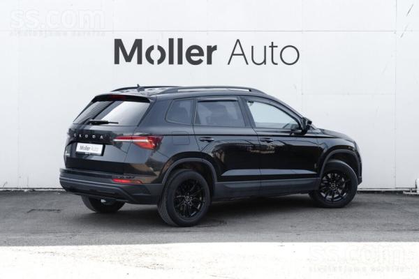 Black Skoda Karoq 2024 in Riga, with an engine capacity of 1.50 L and mileage of 41 thousand km for 23950 €, photo 4 on AUTOMOTO.COM.LV