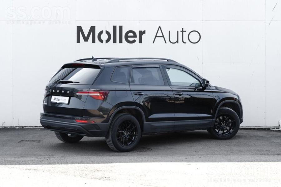 Black Skoda Karoq 2024 in Riga, with an engine capacity of 1.50 L and mileage of 41 thousand km for 23950 €, photo 5 on AUTOMOTO.COM.LV