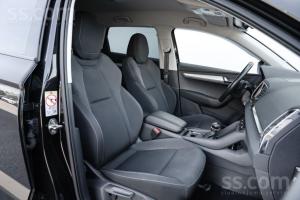 Black Skoda Karoq 2024 in Riga, with an engine capacity of 1.50 L and mileage of 41 thousand km for 23950 €, photo 7 on AUTOMOTO.COM.LV