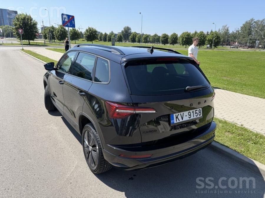 Black Skoda Karoq 2025 in Riga, with an engine capacity of 1.50 L and mileage of 32 thousand km for 23450 €, photo 7 on AUTOMOTO.COM.LV