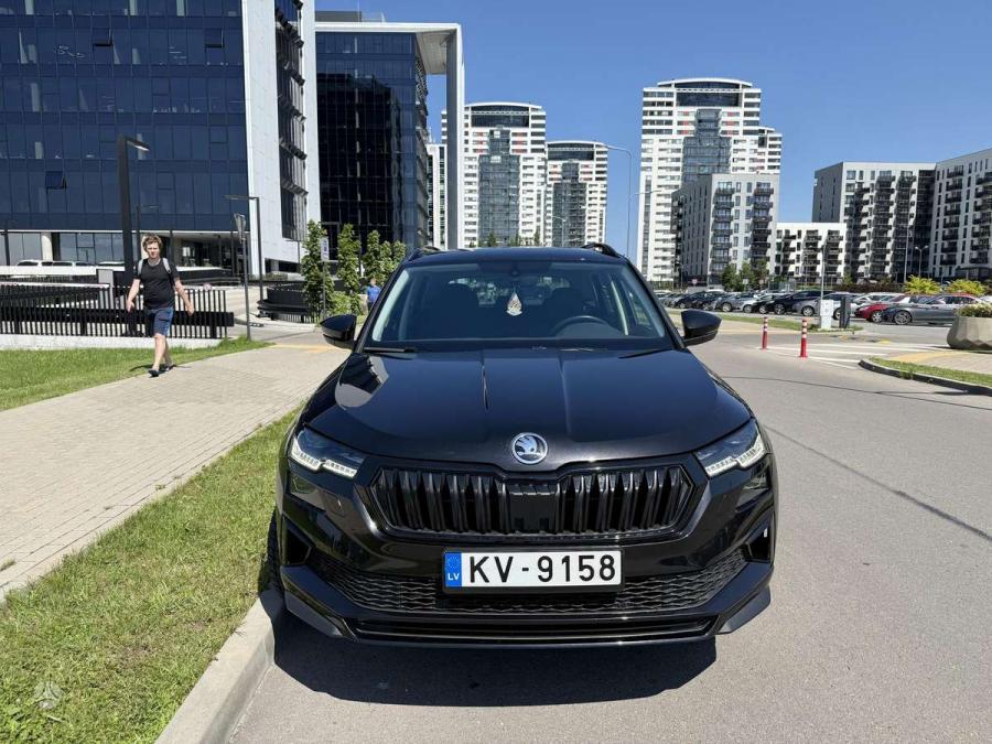 Melns Skoda Karoq 2025 Rīga, ar dzinēja tilpumu 1.50 L un nobraukumu 33 tūkst. km par 23450 €, foto 3 vietnē AUTOMOTO.COM.LV