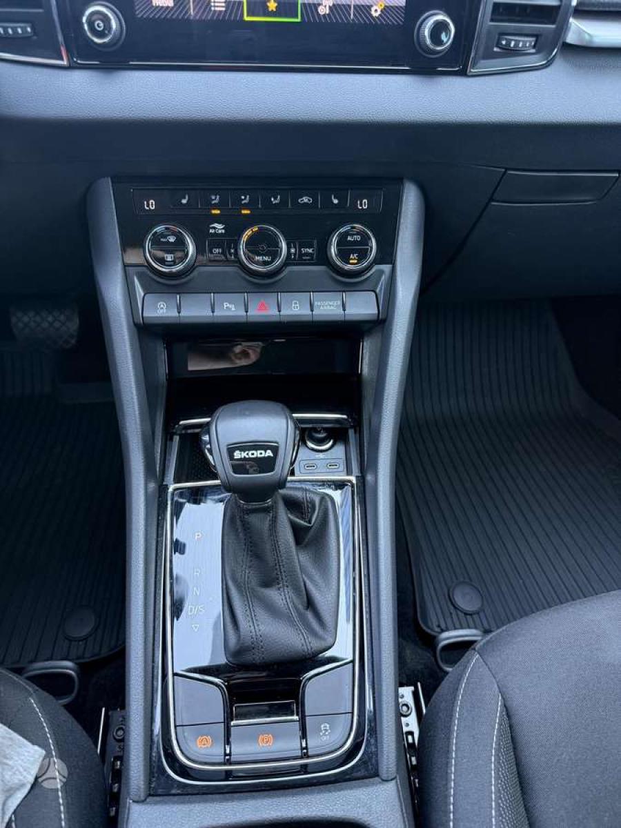 Melns Skoda Karoq 2025 Rīga, ar dzinēja tilpumu 1.50 L un nobraukumu 33 tūkst. km par 23450 €, foto 12 vietnē AUTOMOTO.COM.LV