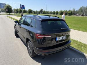 Black Skoda Karoq 2025 in Riga, with an engine capacity of 1.50 L and mileage of 32 thousand km for 23450 €, photo 6 on AUTOMOTO.COM.LV