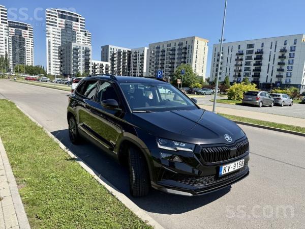 Melns Skoda Karoq 2025 Rīga, ar dzinēja tilpumu 1.50 L un nobraukumu 32 tūkst. km par 23450 €, foto 3 vietnē AUTOMOTO.COM.LV