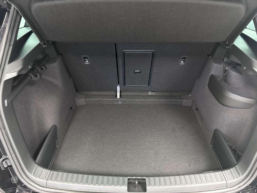 Black Skoda Karoq 2026 in Vilnius, with an engine capacity of 1.50 L and mileage of 5 thousand km for 34600 €, photo 8 on AUTOMOTO.COM.LV