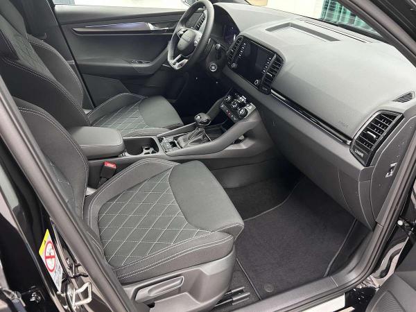 Melns Skoda Karoq 2026 Viļņa, ar dzinēja tilpumu 1.50 L un nobraukumu 5 tūkst. km par 34600 €, foto 11 vietnē AUTOMOTO.COM.LV