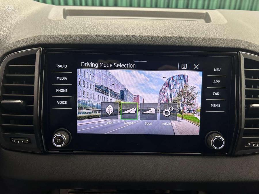 Black Skoda Karoq 2026 in Vilnius, with an engine capacity of 1.50 L and mileage of 5 thousand km for 34600 €, photo 24 on AUTOMOTO.COM.LV