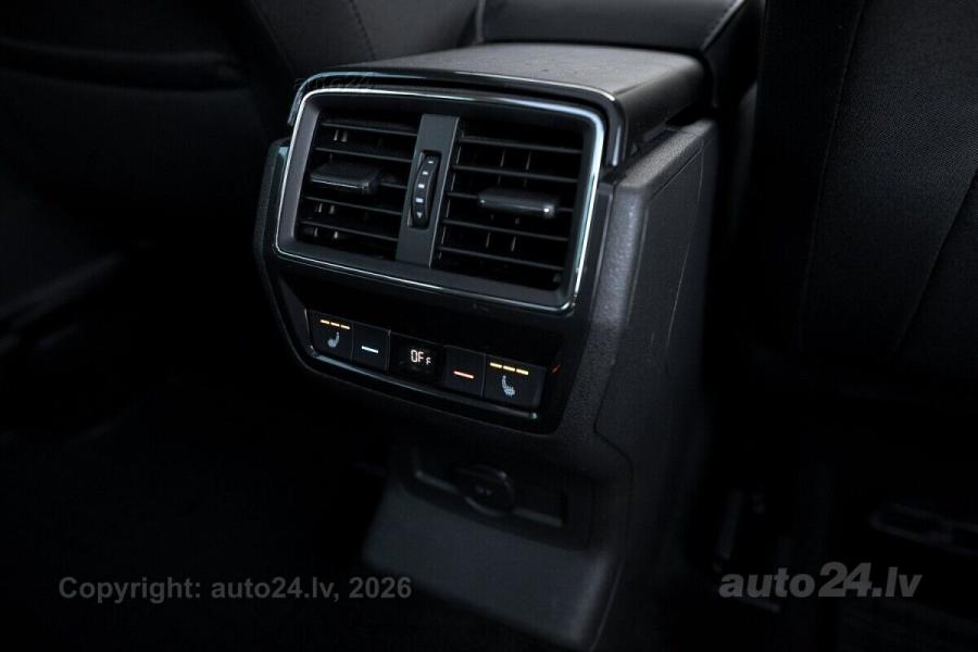 Black Skoda Karoq 2022 in Jelgava, with an engine capacity of 1.50 L and mileage of 149 thousand km for 24082 €, photo 19 on AUTOMOTO.COM.LV