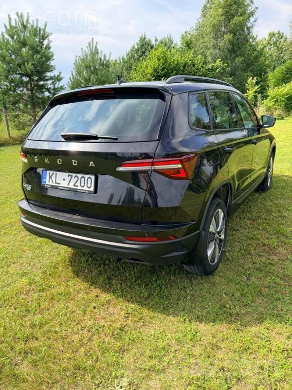 Black Skoda Karoq 2023 in Riga, with an engine capacity of 1.50 L and mileage of 98 thousand km for 21500 €, photo 5 on AUTOMOTO.COM.LV