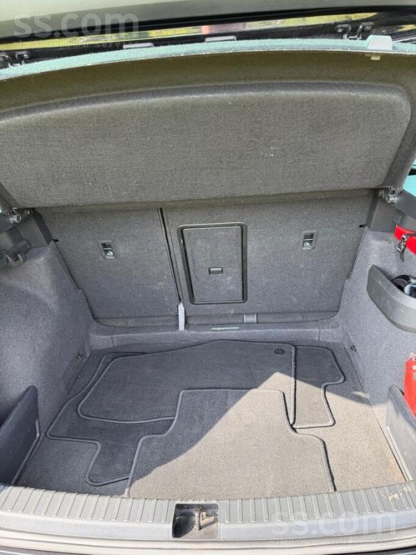 Black Skoda Karoq 2023 in Riga, with an engine capacity of 1.50 L and mileage of 98 thousand km for 21500 €, photo 6 on AUTOMOTO.COM.LV
