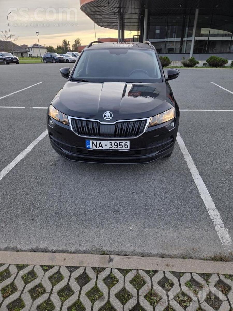 Melns Skoda Karoq 2021 Rīga, ar dzinēja tilpumu 1.50 L un nobraukumu 83 tūkst. km par 18500 €, foto 1 vietnē AUTOMOTO.COM.LV