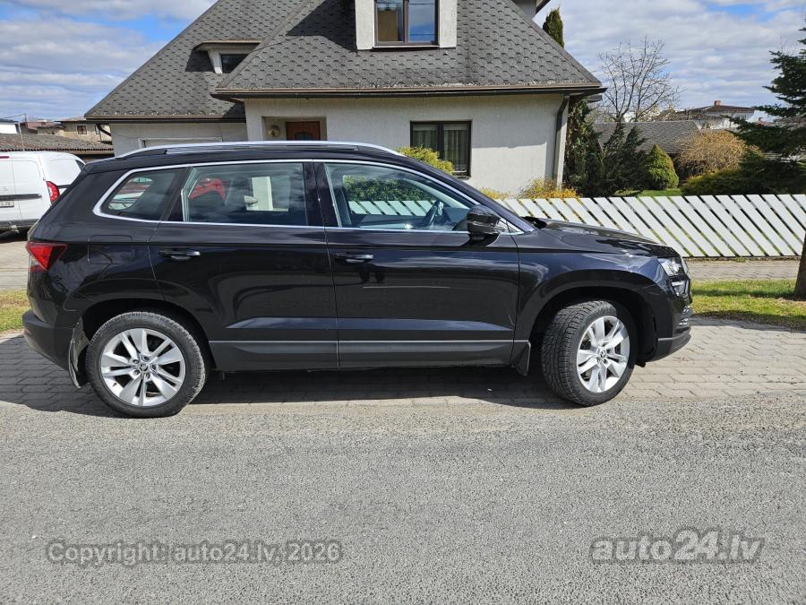Black Skoda Karoq 2018 in Tallinn, with an engine capacity of 1.60 L and mileage of 76 thousand km for 15200 €, photo 5 on AUTOMOTO.COM.LV