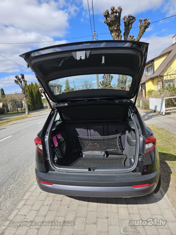 Black Skoda Karoq 2018 in Tallinn, with an engine capacity of 1.60 L and mileage of 76 thousand km for 15200 €, photo 6 on AUTOMOTO.COM.LV