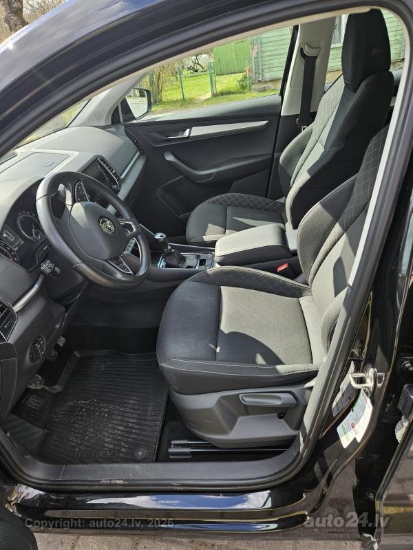 Black Skoda Karoq 2018 in Tallinn, with an engine capacity of 1.60 L and mileage of 76 thousand km for 15200 €, photo 8 on AUTOMOTO.COM.LV
