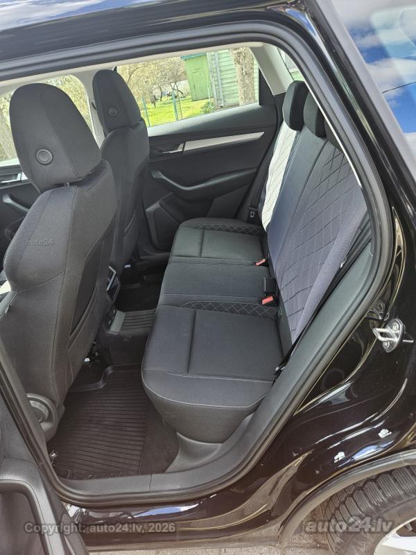 Black Skoda Karoq 2018 in Tallinn, with an engine capacity of 1.60 L and mileage of 76 thousand km for 15200 €, photo 9 on AUTOMOTO.COM.LV