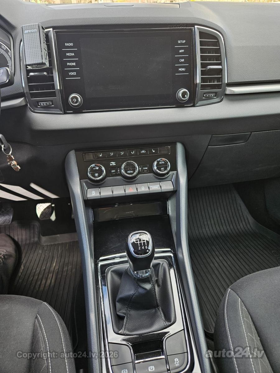 Black Skoda Karoq 2018 in Tallinn, with an engine capacity of 1.60 L and mileage of 76 thousand km for 15200 €, photo 13 on AUTOMOTO.COM.LV