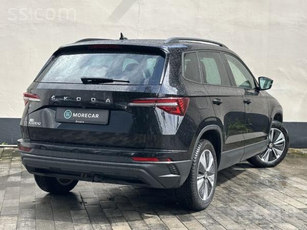 Черный Шкода Karoq 2022 в Рига, объемом двигателя 2.00 л и пробегом 142 тыс. км за 18950 €, фото 4 на AUTOMOTO.COM.LV