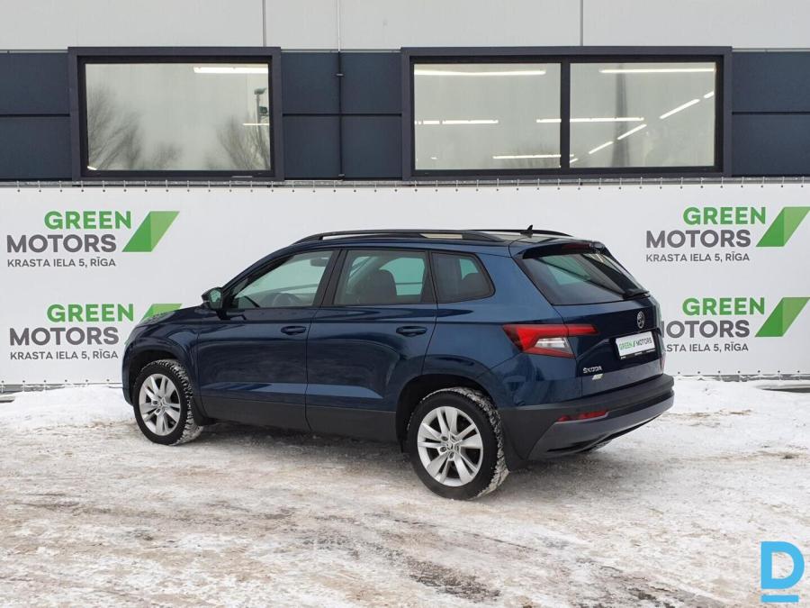 Blue Skoda Karoq 2018 in Tukums, with an engine capacity of 1.60 L and mileage of 67 thousand km for 18900 €, photo 3 on AUTOMOTO.COM.LV