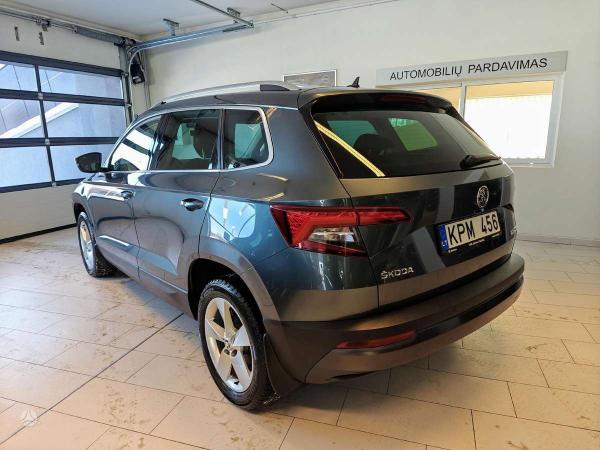 Blue Skoda Karoq 2019 in Siauliai, with an engine capacity of 1.60 L and mileage of 129 thousand km for 17900 €, photo 5 on AUTOMOTO.COM.LV