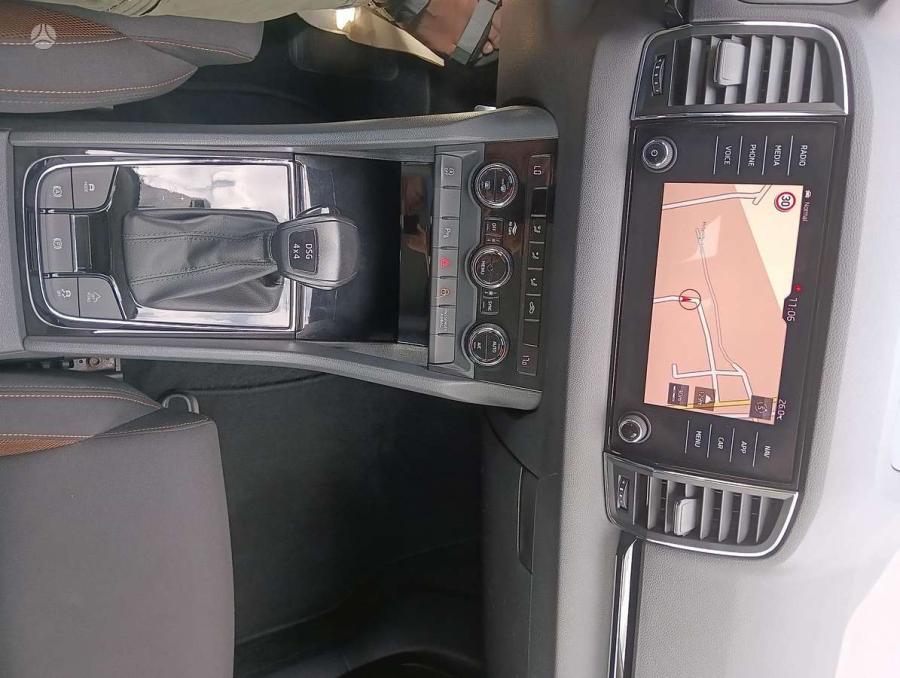 Zils Skoda Karoq 2019 Utena, ar dzinēja tilpumu 1.97 L un nobraukumu 213 tūkst. km par 16900 €, foto 28 vietnē AUTOMOTO.COM.LV