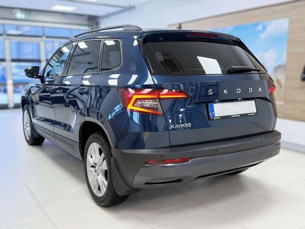 Blue Skoda Karoq 2020 in Kaunas, with an engine capacity of 1.60 L and mileage of 235 thousand km for 13700 €, photo 5 on AUTOMOTO.COM.LV