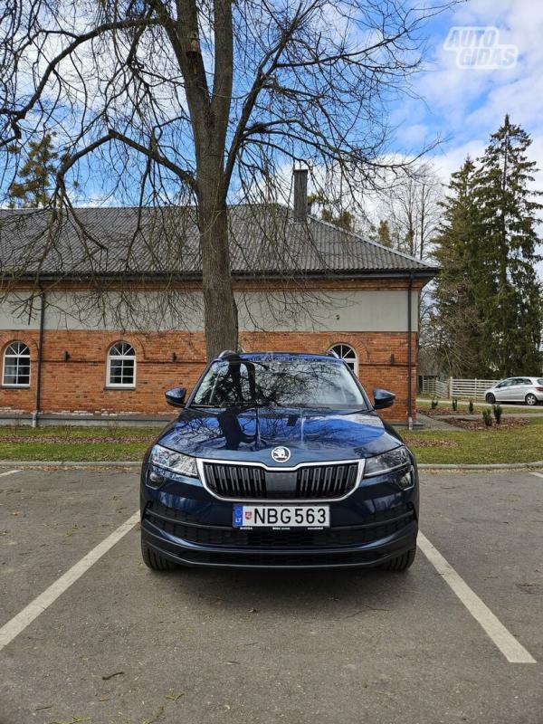 Blue Skoda Karoq 2020 in Kaunas, with an engine capacity of 2.00 L and mileage of 211 thousand km for 19750 €, photo 2 on AUTOMOTO.COM.LV