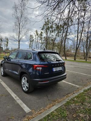 Blue Skoda Karoq 2020 in Kaunas, with an engine capacity of 2.00 L and mileage of 211 thousand km for 19750 €, photo 5 on AUTOMOTO.COM.LV