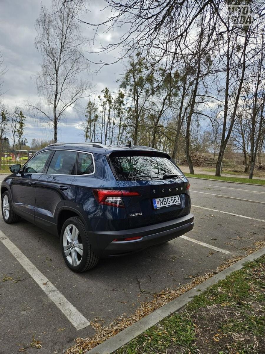 Blue Skoda Karoq 2020 in Kaunas, with an engine capacity of 2.00 L and mileage of 211 thousand km for 19750 €, photo 5 on AUTOMOTO.COM.LV
