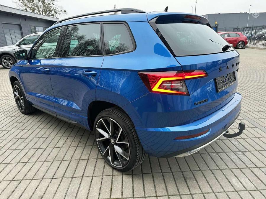 Blue Skoda Karoq 2021 in Kaunas, with an engine capacity of 1.50 L and mileage of 241 thousand km for 17700 €, photo 4 on AUTOMOTO.COM.LV