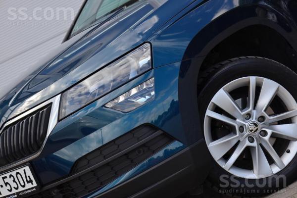 Blue Skoda Karoq 2021 in Riga, with an engine capacity of 1.50 L and mileage of 0 thousand km for 18495 €, photo 2 on AUTOMOTO.COM.LV
