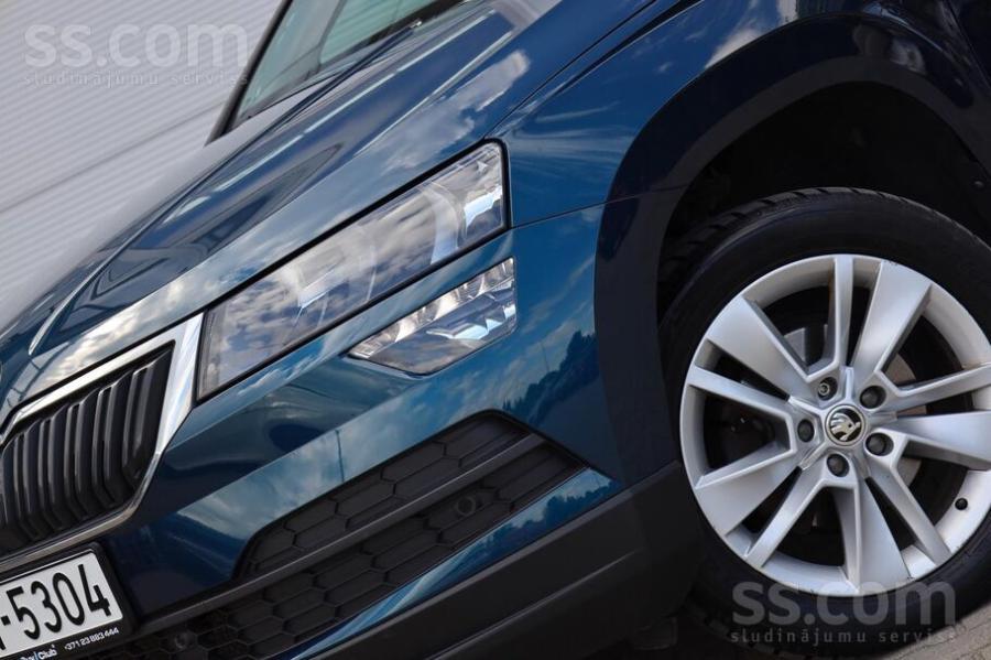 Blue Skoda Karoq 2021 in Riga, with an engine capacity of 1.50 L and mileage of 0 thousand km for 18495 €, photo 3 on AUTOMOTO.COM.LV