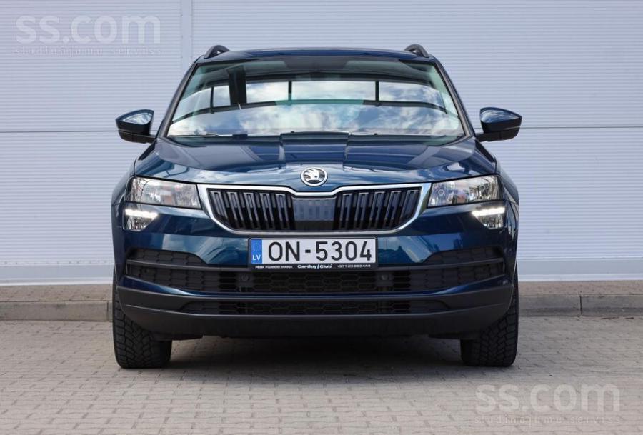 Blue Skoda Karoq 2021 in Riga, with an engine capacity of 1.50 L and mileage of 0 thousand km for 18495 €, photo 4 on AUTOMOTO.COM.LV