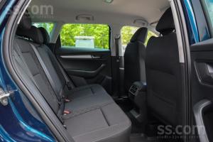 Blue Skoda Karoq 2021 in Riga, with an engine capacity of 1.50 L and mileage of 0 thousand km for 18495 €, photo 15 on AUTOMOTO.COM.LV