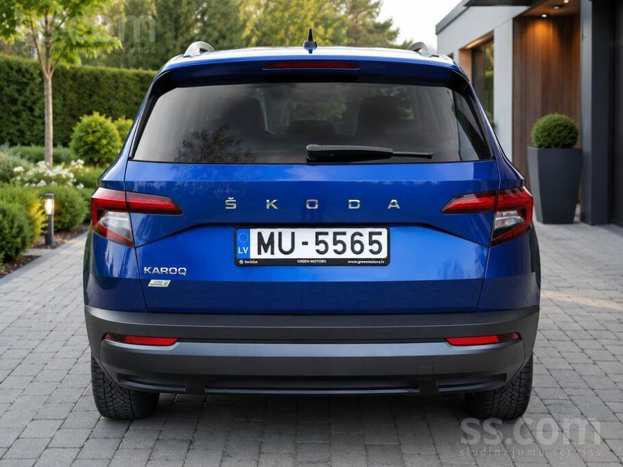 Blue Skoda Karoq 2021 in Riga, with an engine capacity of 1.50 L and mileage of 98 thousand km for 18750 €, photo 4 on AUTOMOTO.COM.LV