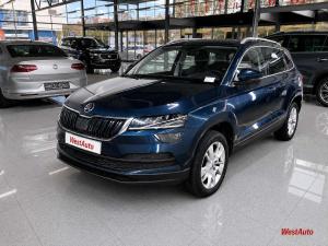 Blue Skoda Karoq 2021 in Klaipeda, with an engine capacity of 1.97 L and mileage of 141 thousand km for 18956 €, photo  on AUTOMOTO.COM.LV