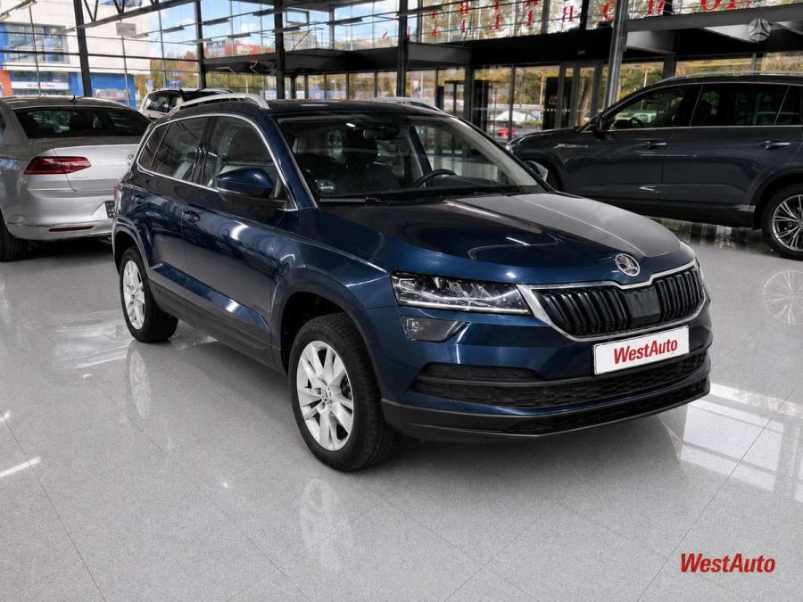 Blue Skoda Karoq 2021 in Klaipeda, with an engine capacity of 1.97 L and mileage of 141 thousand km for 18956 €, photo 3 on AUTOMOTO.COM.LV