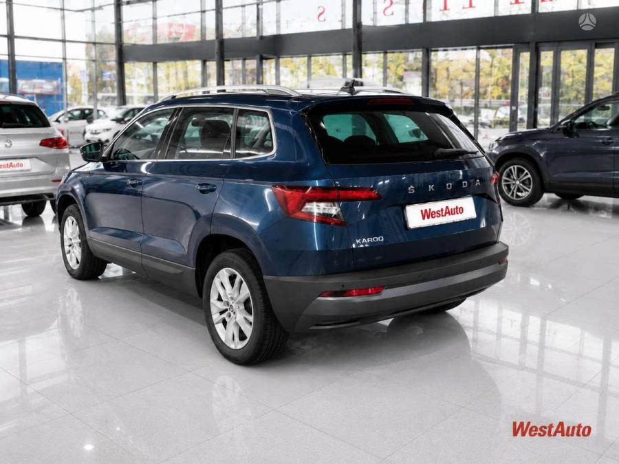 Blue Skoda Karoq 2021 in Klaipeda, with an engine capacity of 1.97 L and mileage of 141 thousand km for 18956 €, photo 5 on AUTOMOTO.COM.LV