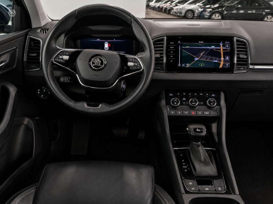 Blue Skoda Karoq 2021 in Klaipeda, with an engine capacity of 1.97 L and mileage of 141 thousand km for 18956 €, photo 7 on AUTOMOTO.COM.LV
