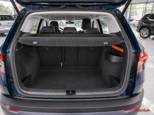 Blue Skoda Karoq 2021 in Klaipeda, with an engine capacity of 1.97 L and mileage of 141 thousand km for 18956 €, photo 10 on AUTOMOTO.COM.LV