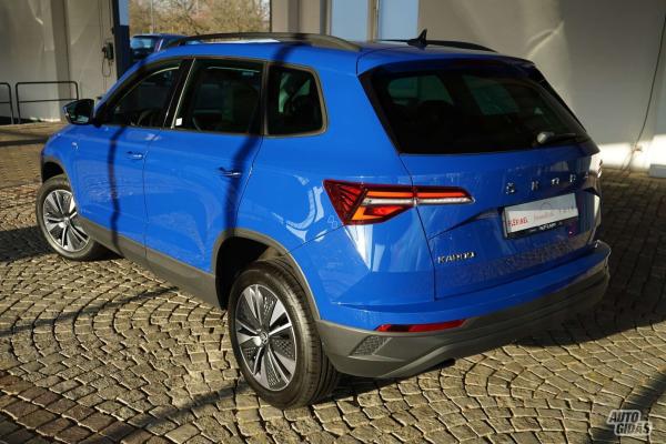Blue Skoda Karoq 2022 in Kaunas, with an engine capacity of 1.00 L and mileage of 74 thousand km for 25439 €, photo 3 on AUTOMOTO.COM.LV