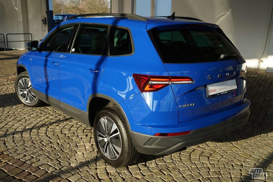 Blue Skoda Karoq 2022 in Kaunas, with an engine capacity of 1.00 L and mileage of 74 thousand km for 25439 €, photo 3 on AUTOMOTO.COM.LV