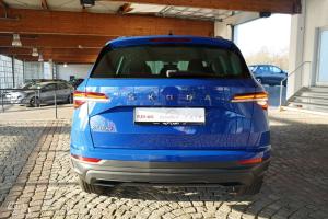 Blue Skoda Karoq 2022 in Kaunas, with an engine capacity of 1.00 L and mileage of 74 thousand km for 25439 €, photo 4 on AUTOMOTO.COM.LV
