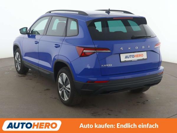 Blue Skoda Karoq 2022 in Kaunas, with an engine capacity of 1.50 L and mileage of 16 thousand km for 28508 €, photo 4 on AUTOMOTO.COM.LV