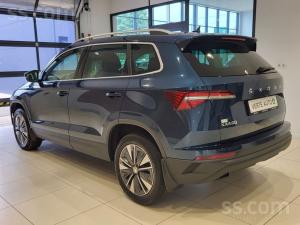 Blue Skoda Karoq 2022 in Riga, with an engine capacity of 1.50 L and mileage of 49 thousand km for 24490 €, photo 5 on AUTOMOTO.COM.LV