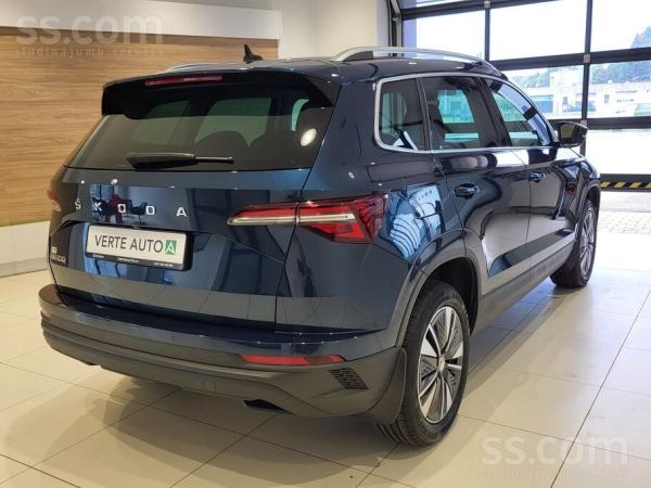 Blue Skoda Karoq 2022 in Riga, with an engine capacity of 1.50 L and mileage of 49 thousand km for 24490 €, photo 6 on AUTOMOTO.COM.LV